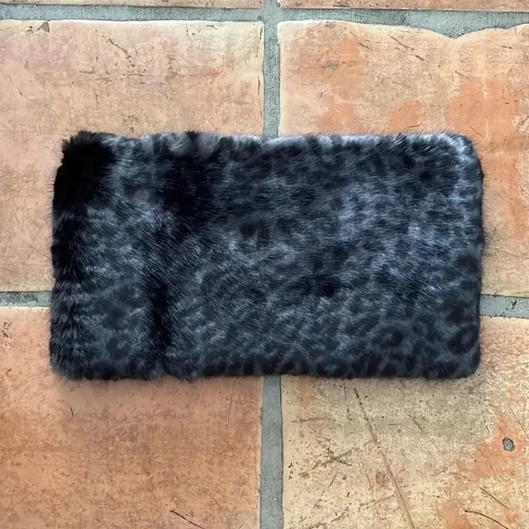 Neiman Marcus | Accessories | New Neiman Marcus Faux Fur Animal Print ...